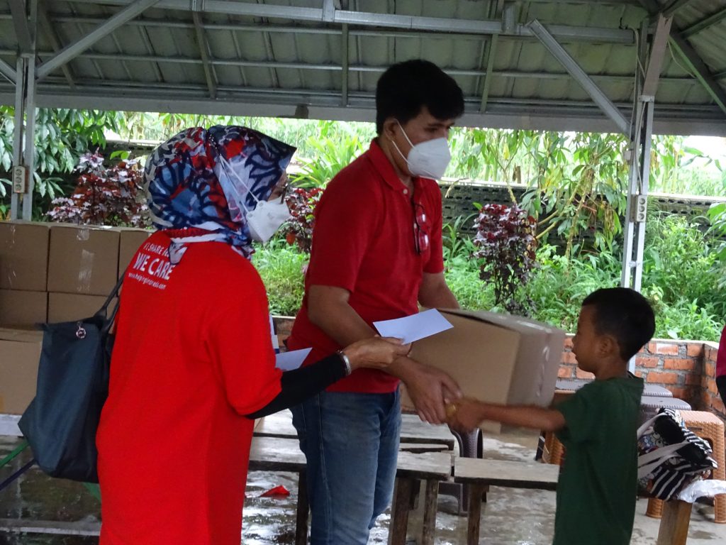 Helping Indonesia – Helping Indonesia – We share because we can